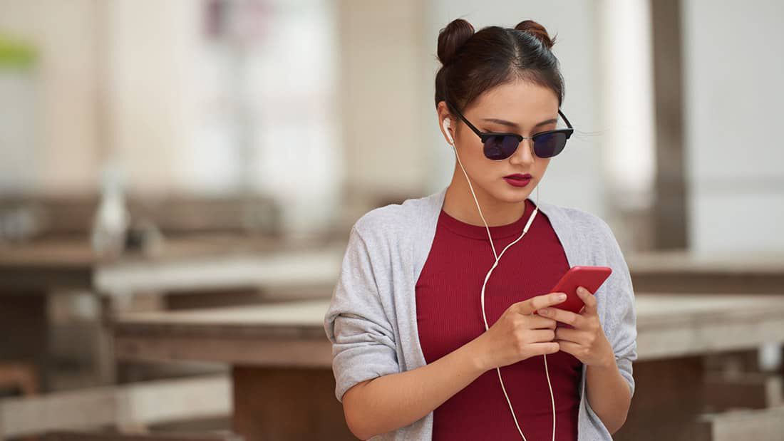 These Are The 5 Easy Updos To Try If You're A Beginner | Hair.com By L ...