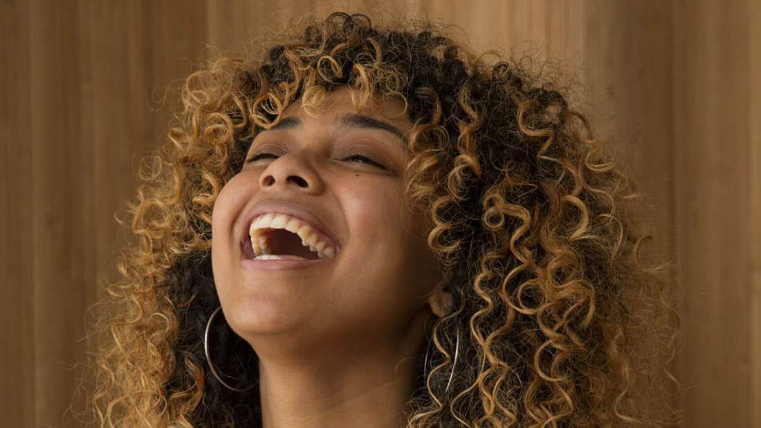 3 Fringe And Frizzy Hair Tips To Know Before You Style | Hair.com By L ...